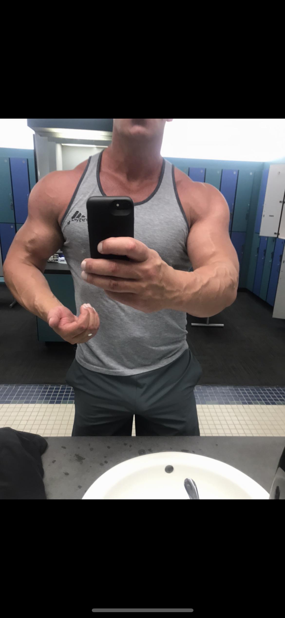 Arm day!! | Scrolller