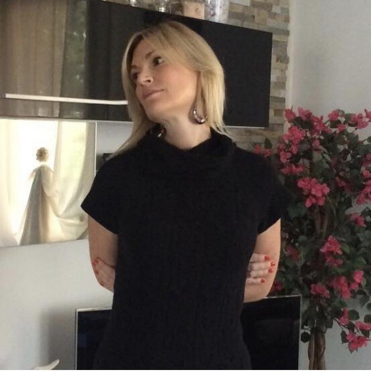 ARMS CROSSED BEHIND BACK | Scrolller