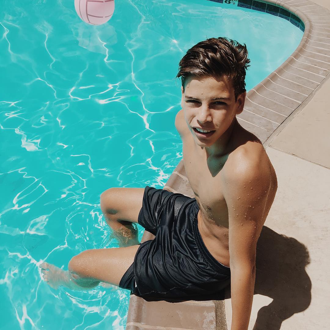 Arnau Marin (@arnaumarin) [SHIRTLESS] | Scrolller