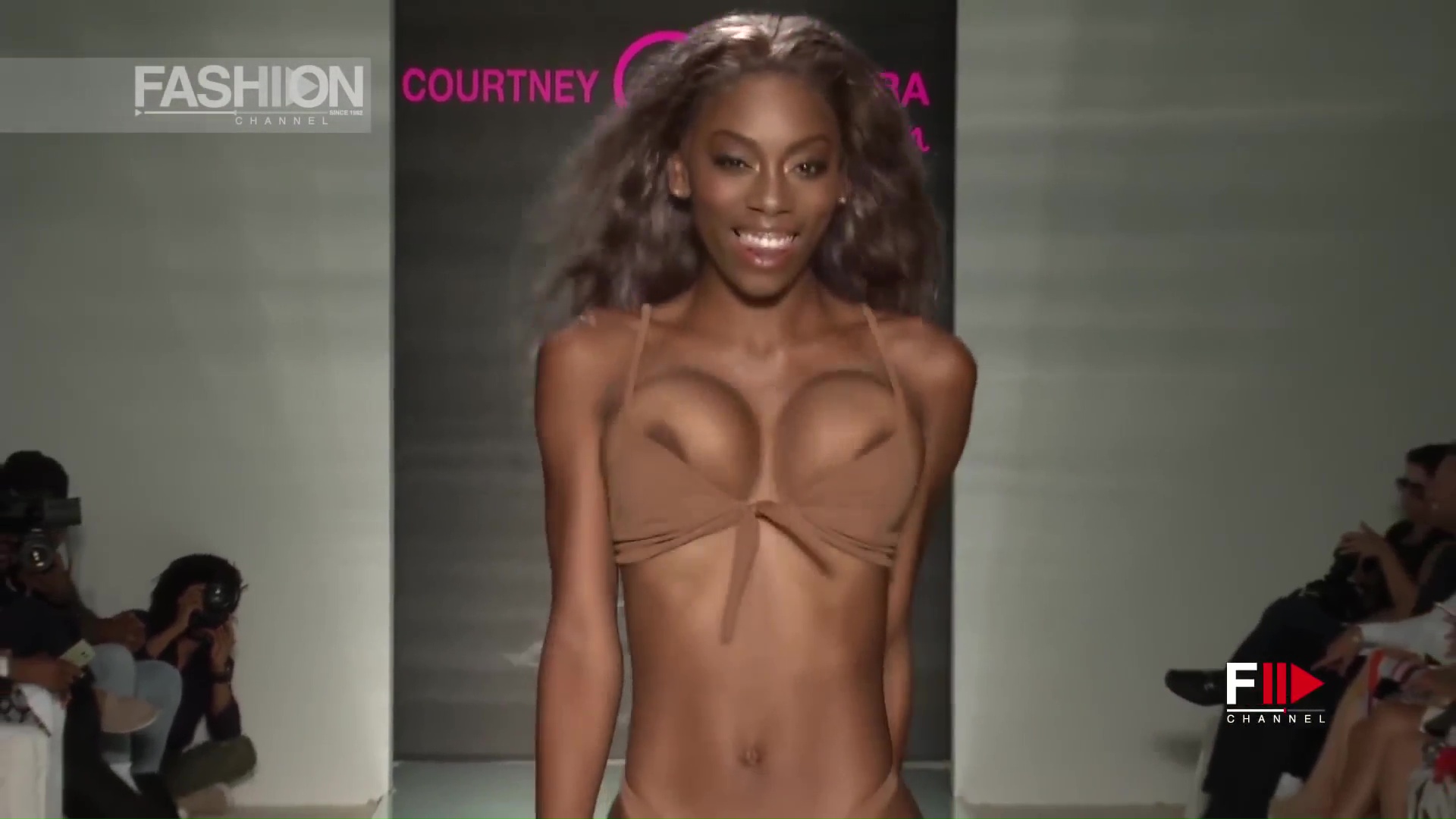 Arreyon Ford nipslip @ the catwalk | Scrolller