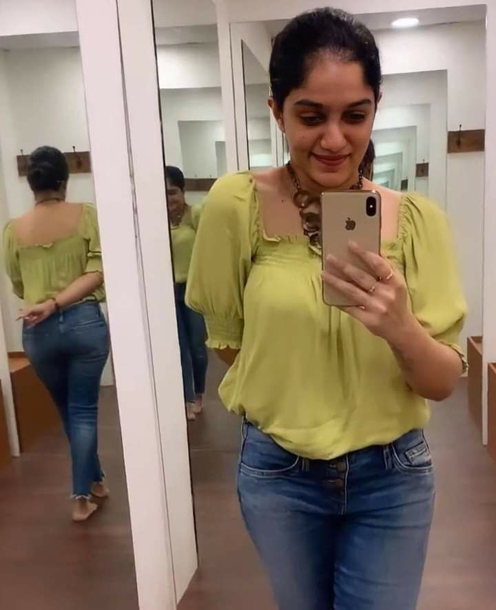 Arya 🍑 | Scrolller