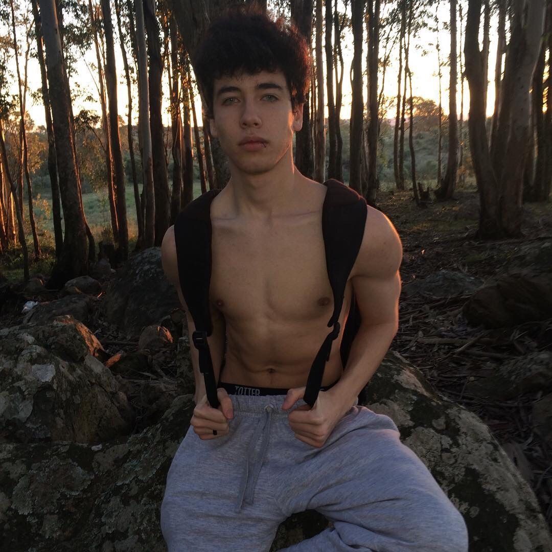 As the sun sets (X-Post /r/guysinsweatpants) | Scrolller