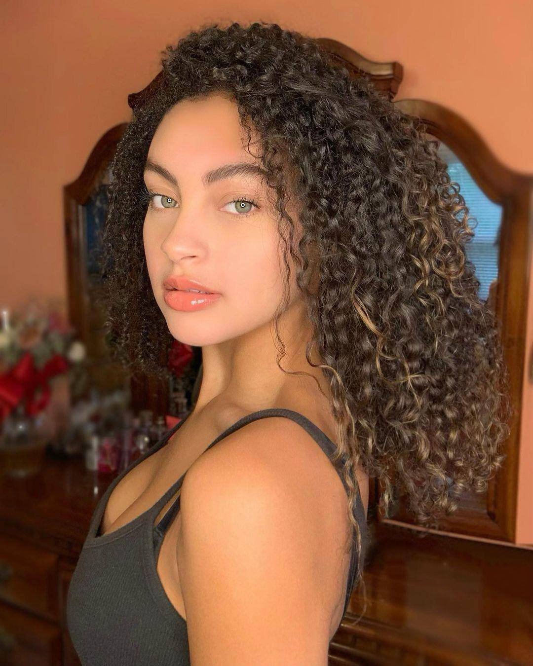 Ashley King | Scrolller