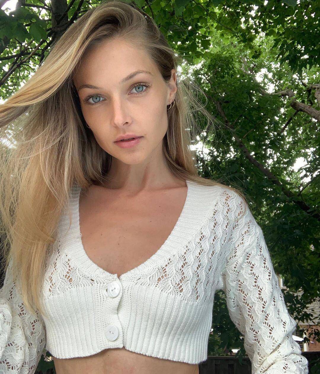 Ashley Smouter | Scrolller