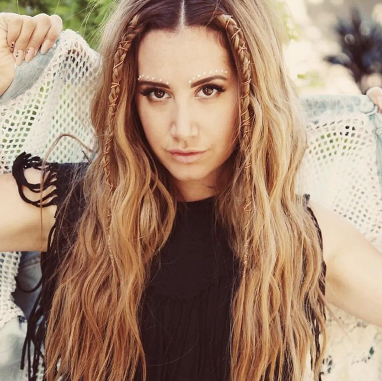 Ashley Tisdale Scrolller