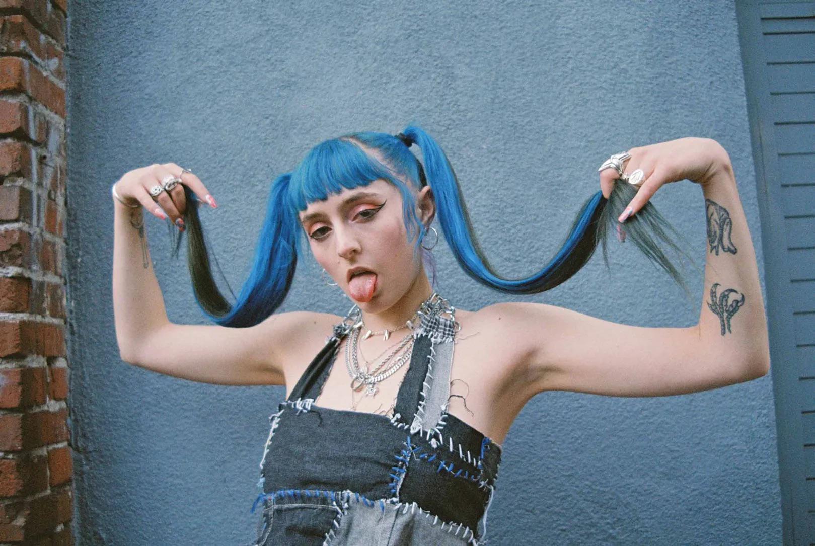 Ashnikko’s pigtails look perfect for pulling while you clap her ass | Scrolller