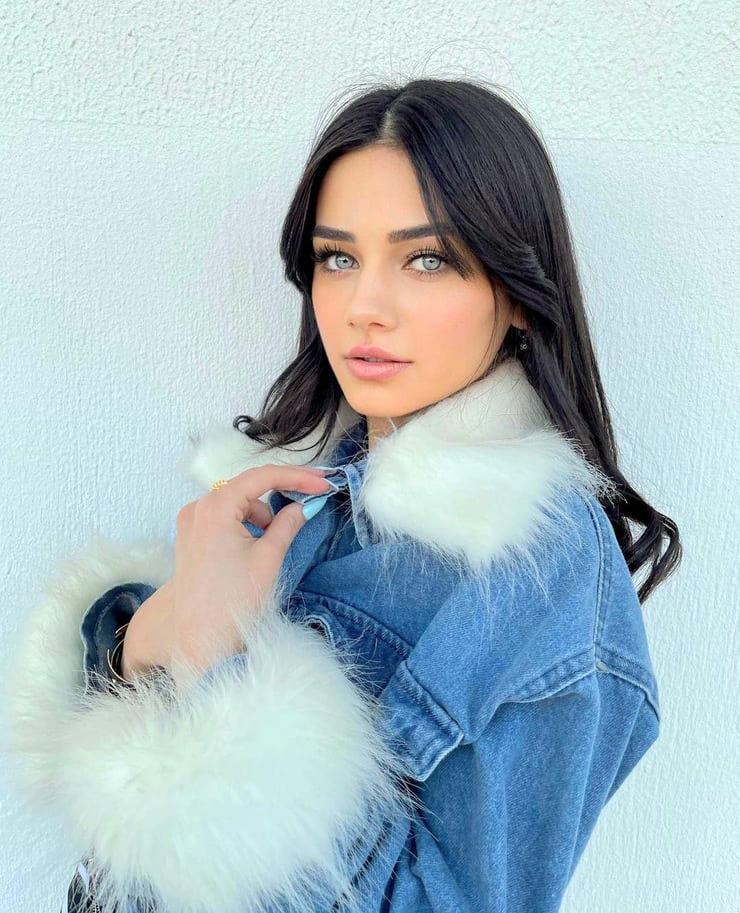 Asli Atil | Scrolller