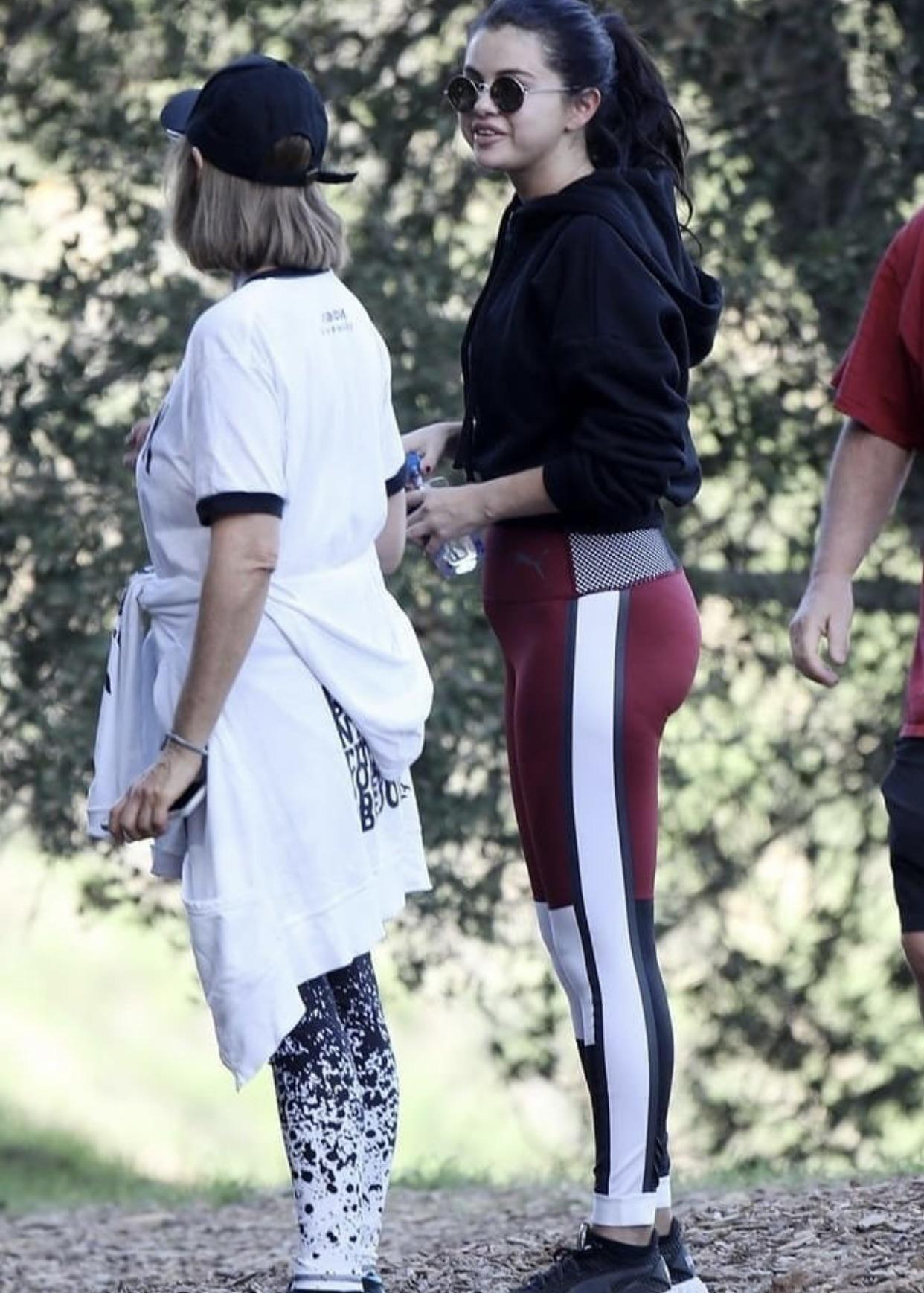 Ass!! Selena show us that ass | Scrolller