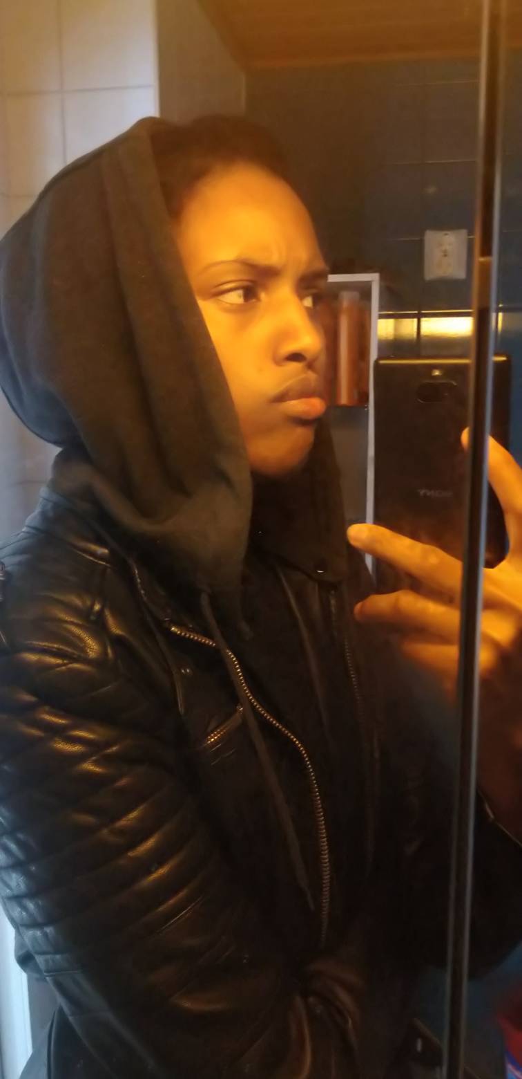 At it again! This time I'm closet cosplaying Ben Hargreeves! Silently judging Klaus's life ...