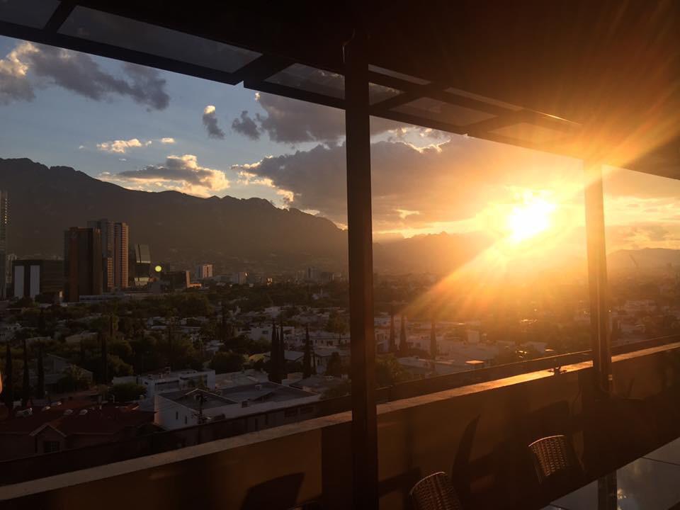 Atardecer de un sol regio | Scrolller