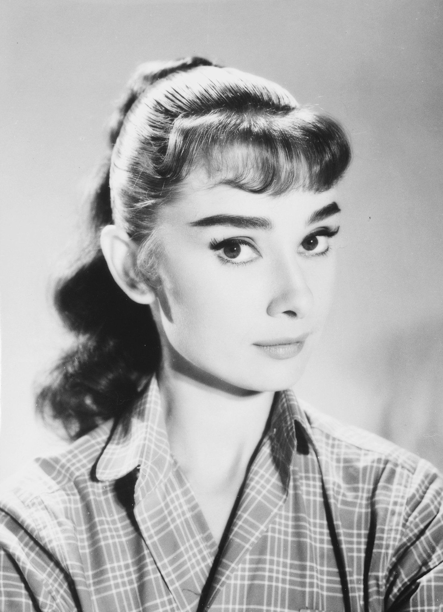 Audrey Hepburn | Scrolller