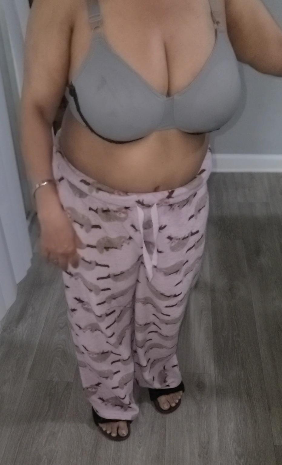 Auntie creepshot | Scrolller