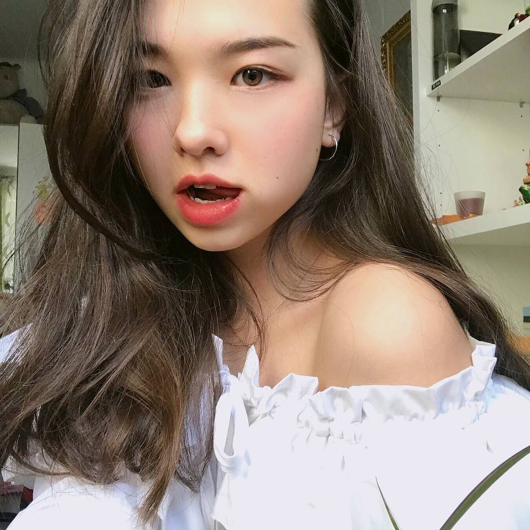 Austrian Korean Scrolller