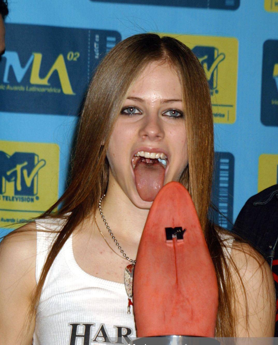 this face and tongue of Avril Lavigne is always waiting for my cum | Scrolller