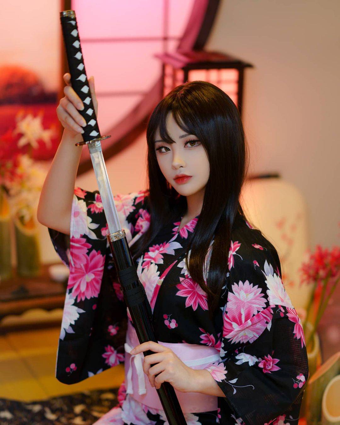 Awesome hottie | Scrolller