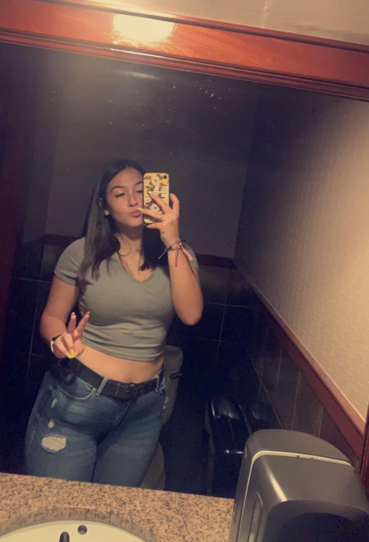 Aye wassuh guys just wanting to show off my gorgeous girlfriend (1 year with her) ️ | Scrolller