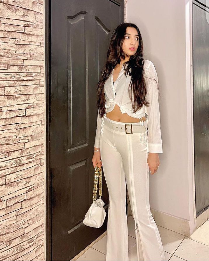 Ayla Adnan | Scrolller