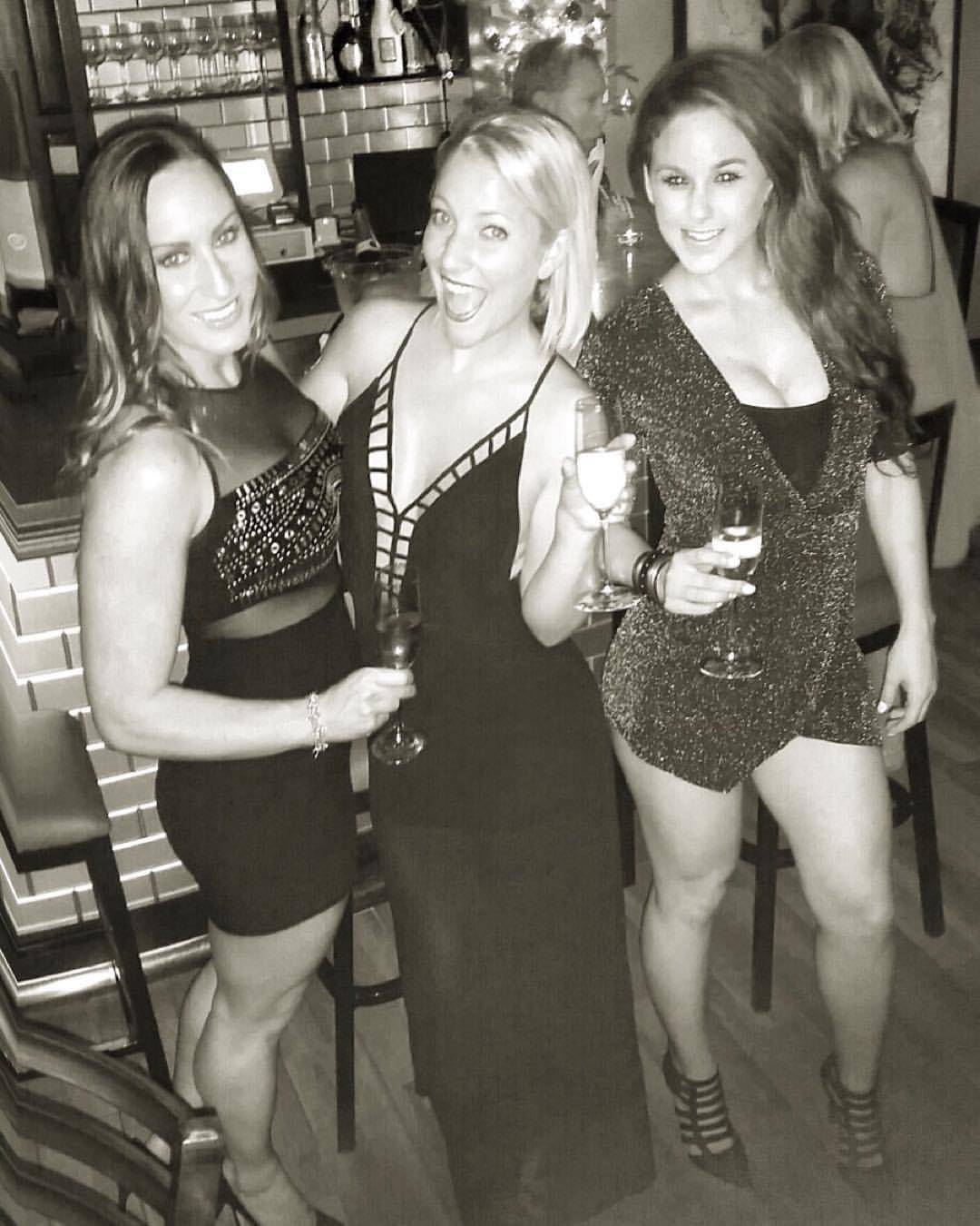 B&W Babes | Scrolller