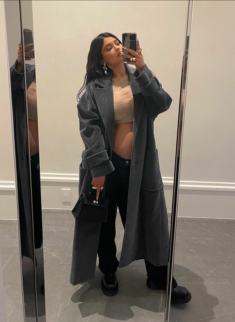 Baby bump Kylie needs some love | Scrolller