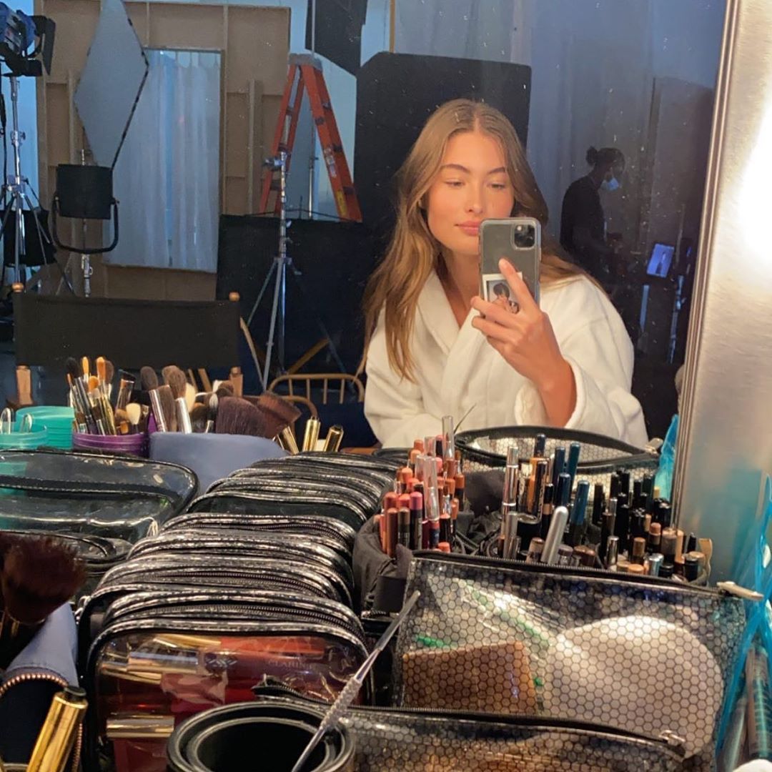 Back on set | Scrolller