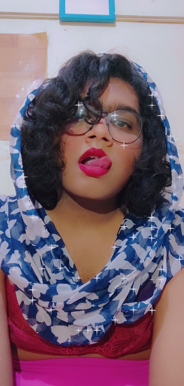 Back with a new scarf😛 | Scrolller