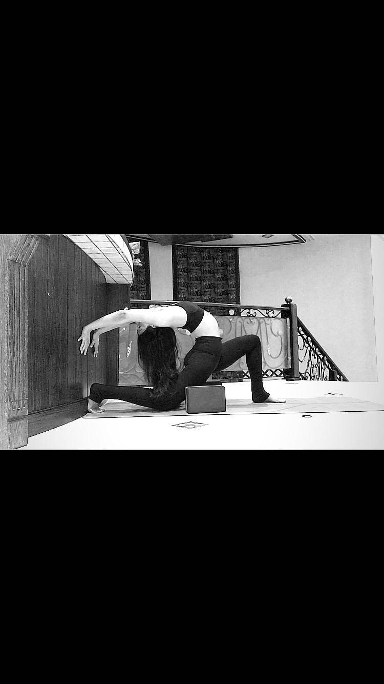 Backbend lunge | Scrolller