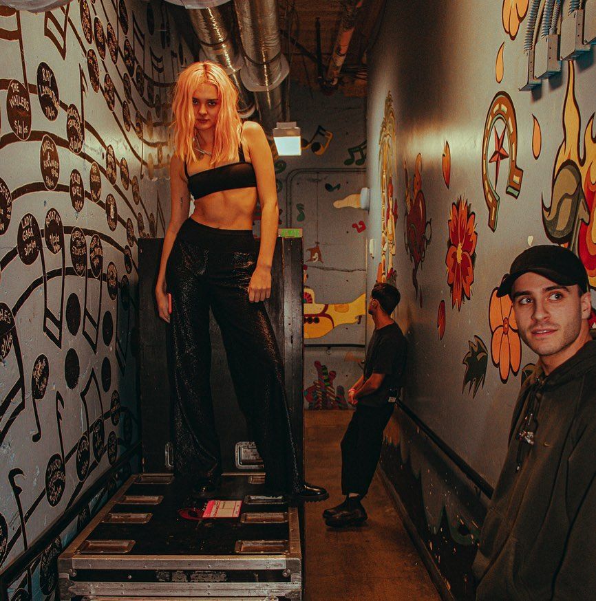 Backstage | Scrolller