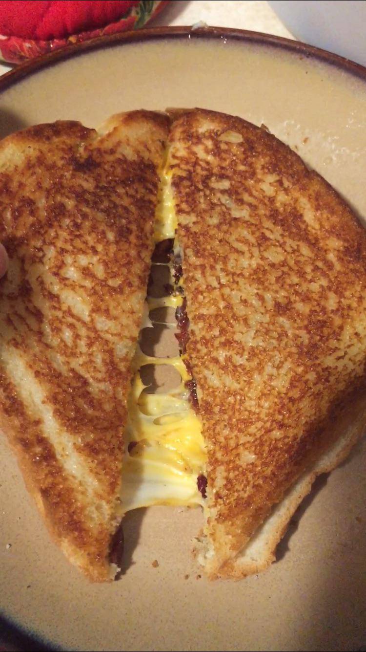 Bacon grilled cheese | Scrolller