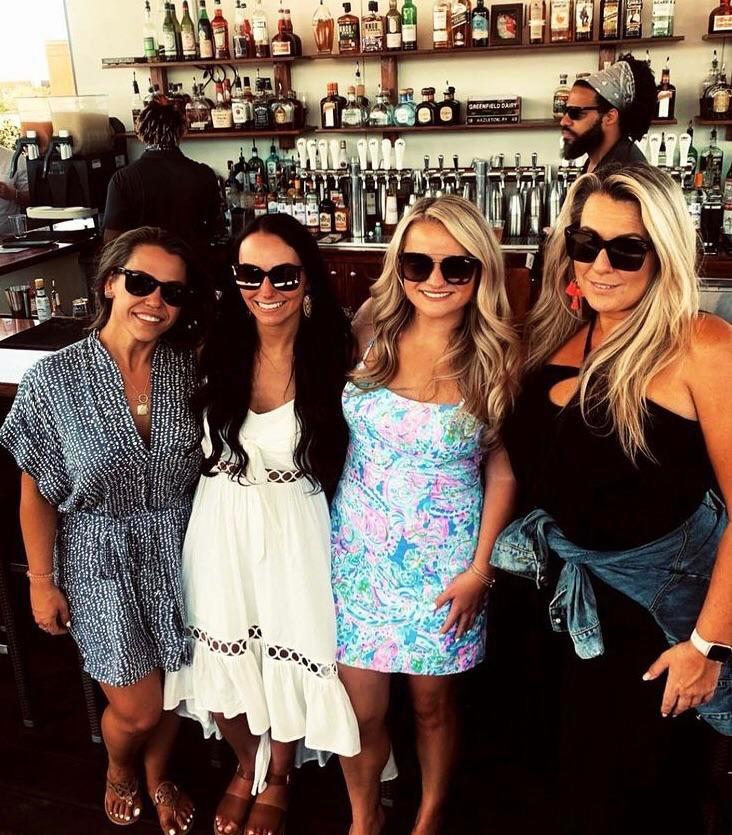 Bar Girls | Scrolller