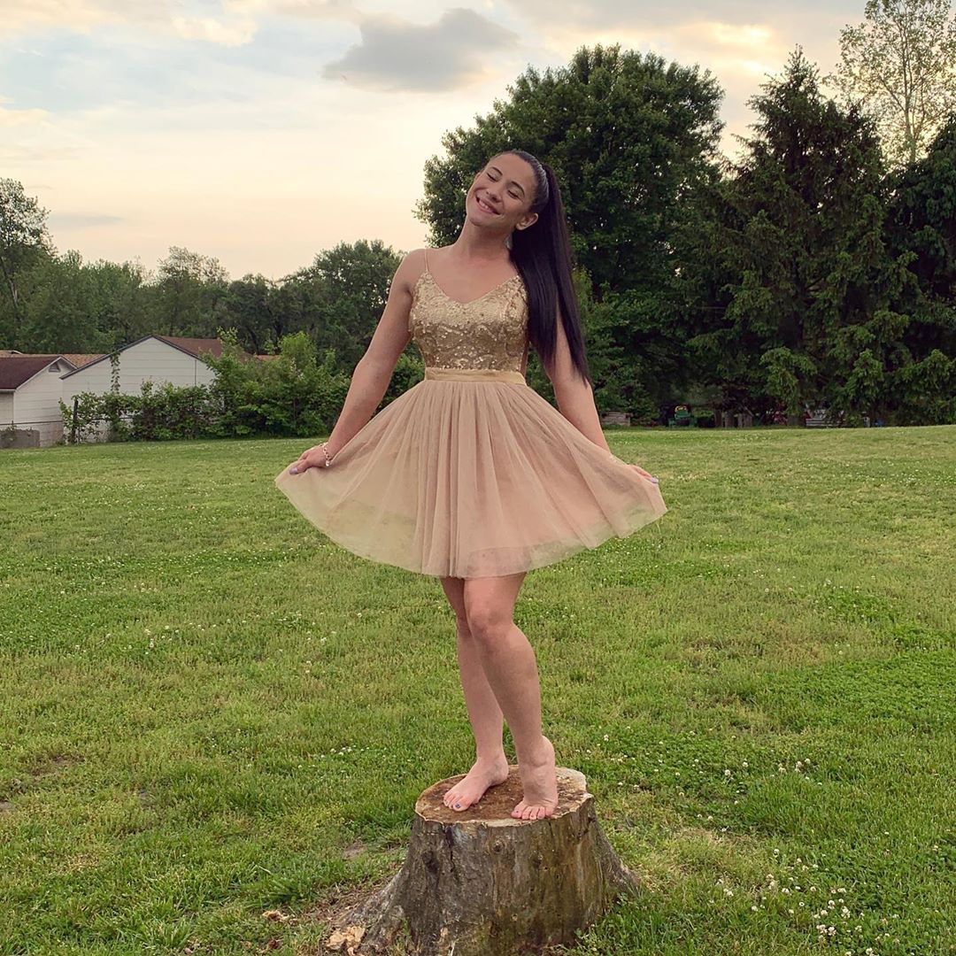 Barefoot on a stump. | Scrolller