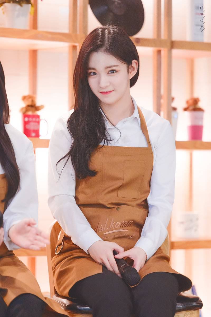 Barista Chaeyoung | Scrolller