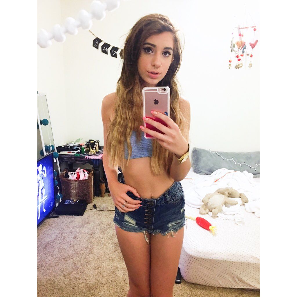 Basic Selfie | Scrolller