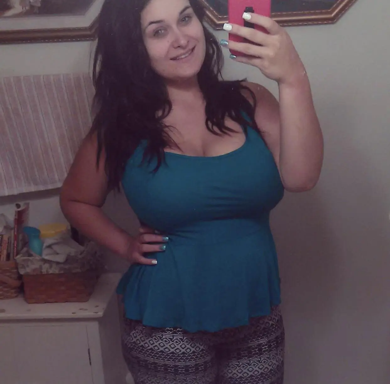 Bathroom Selfie Scrolller 4913