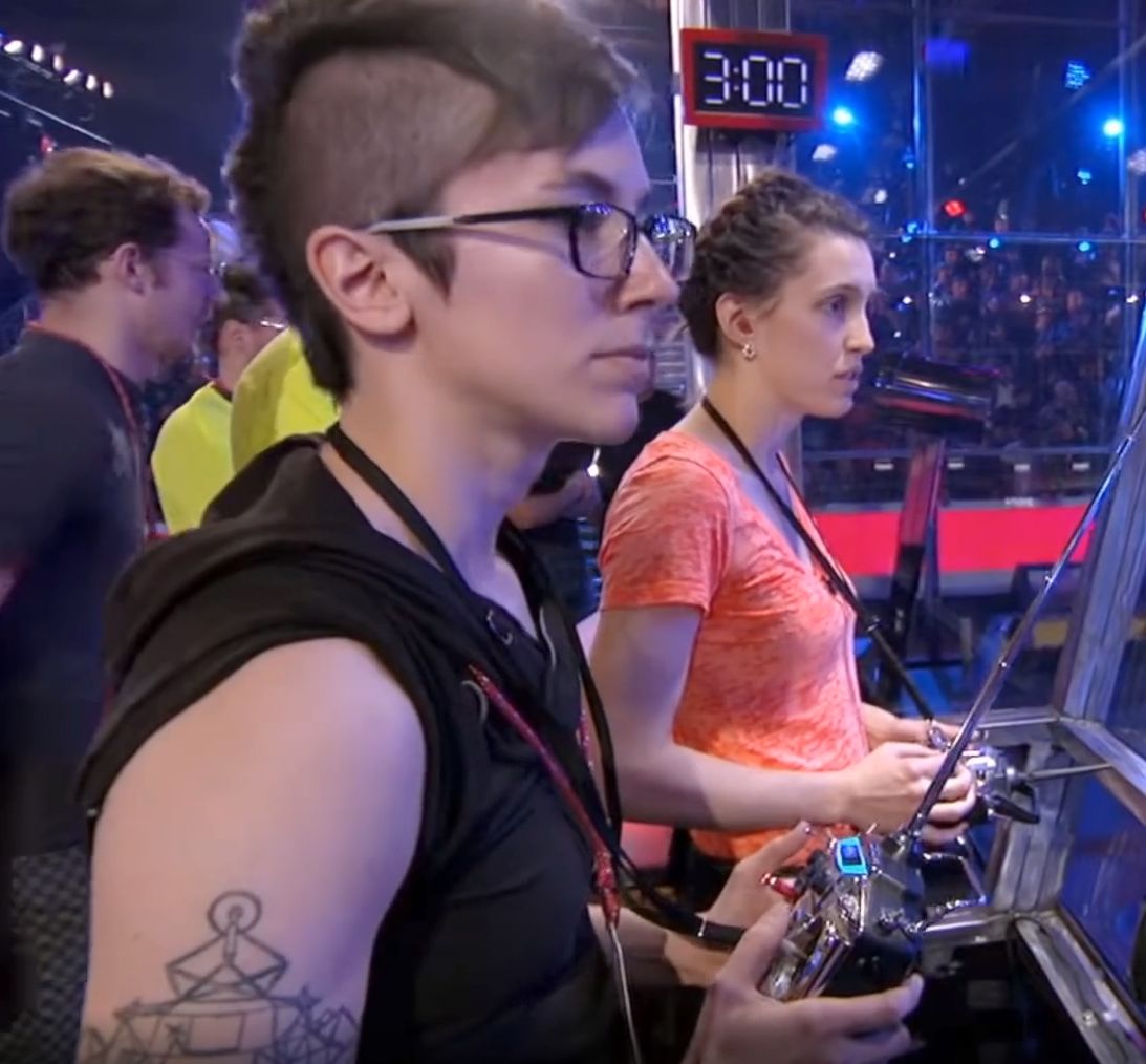 Battle Bots Competition | Scrolller