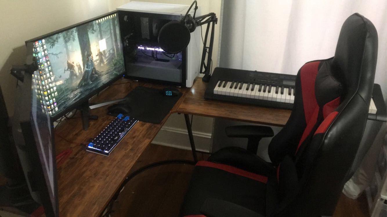 Battlestation or Recording Studio? | Scrolller