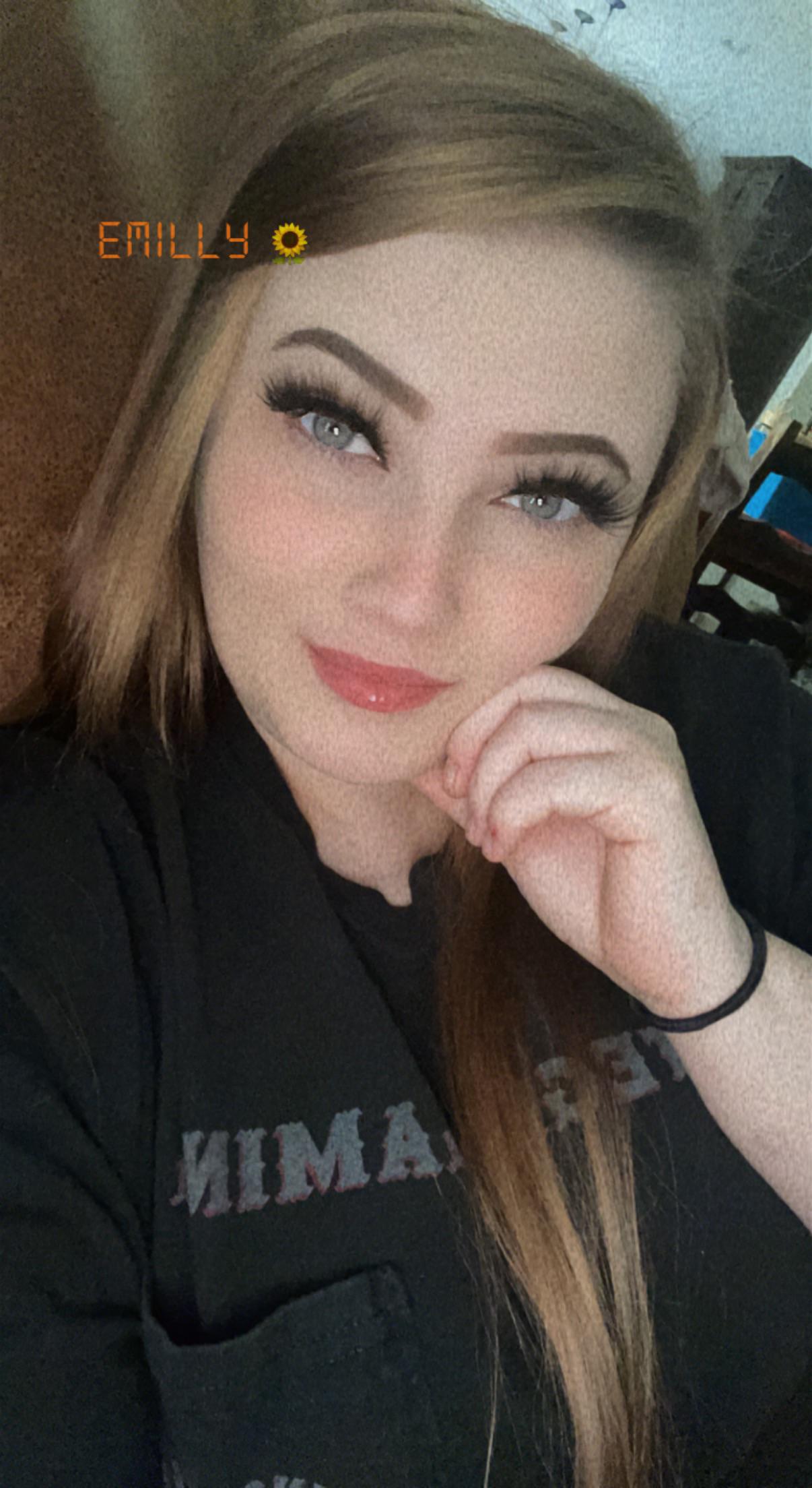 Be my friend? F27 | Scrolller