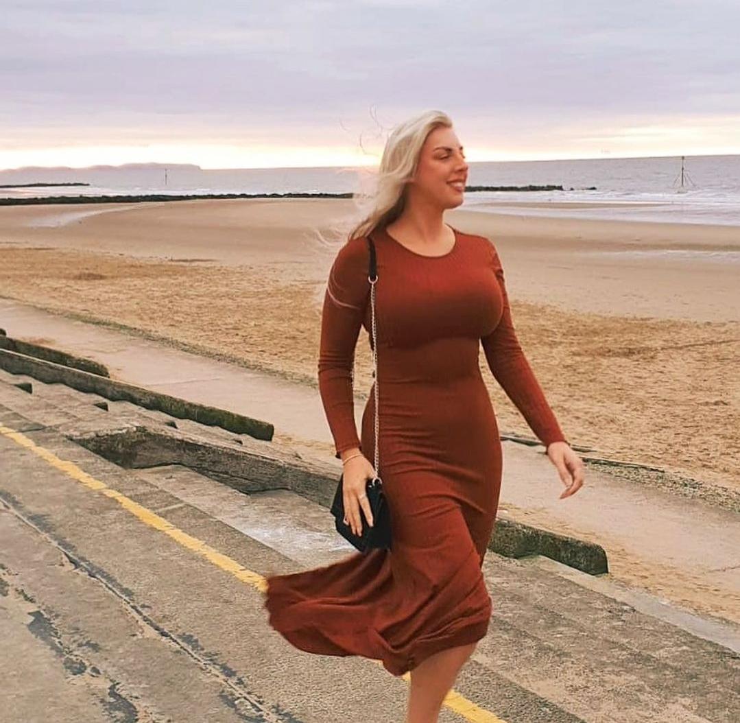 Discover more like 2busty2hide: Beach bust and Related Content | Scrolller