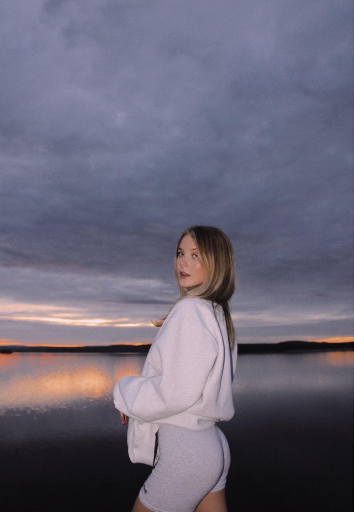 Beach Things (AW) | Scrolller