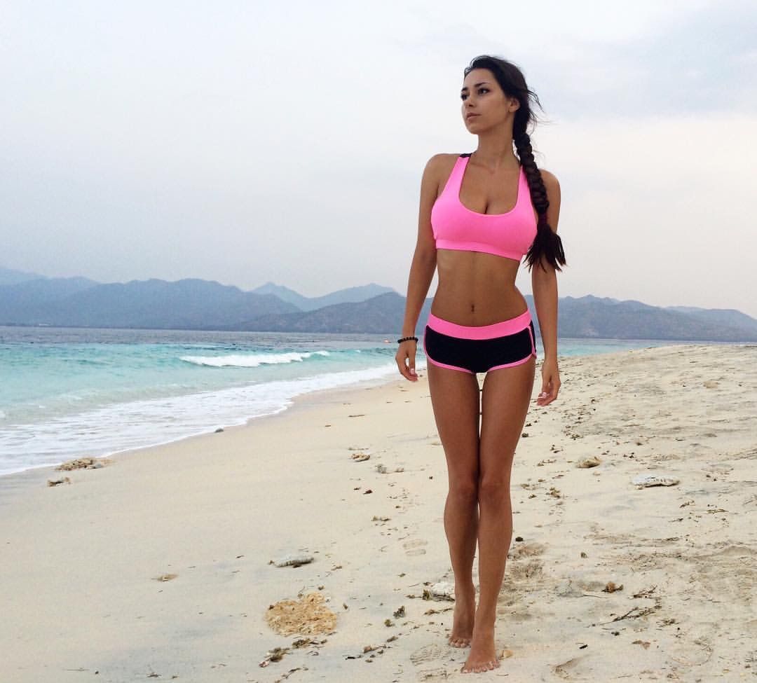 Beach walk | Scrolller