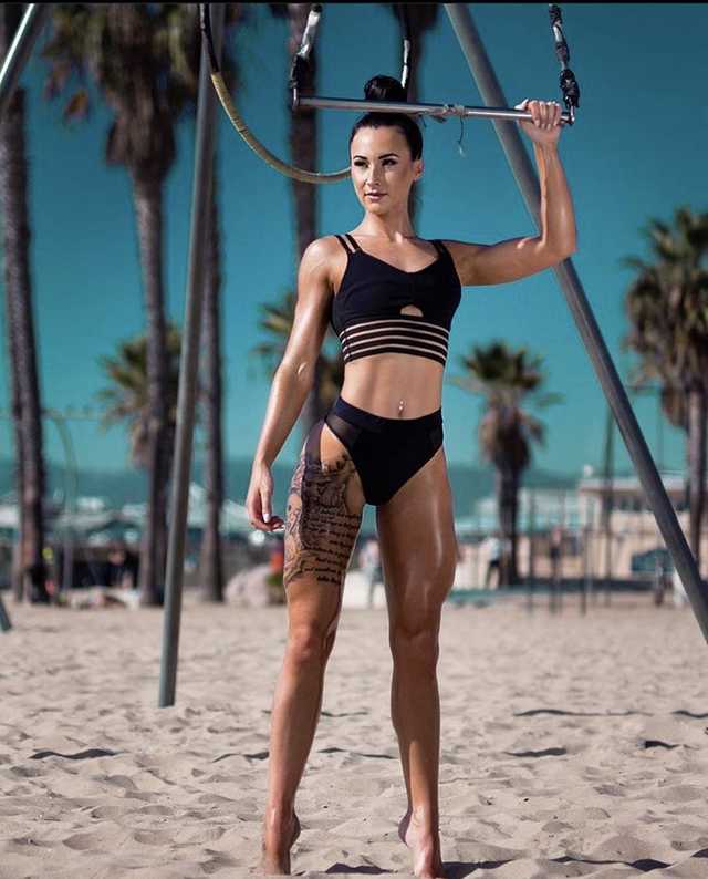 Beach workout | Scrolller