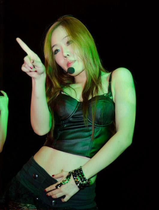 Beautiful Ari | Scrolller