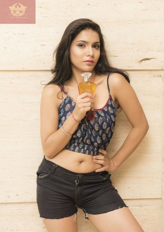 Beautiful babe album + 3 clips !! Link in comment | Scrolller