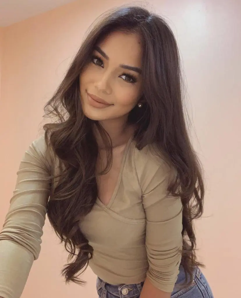 Beautiful Malaysian Girl Scrolller