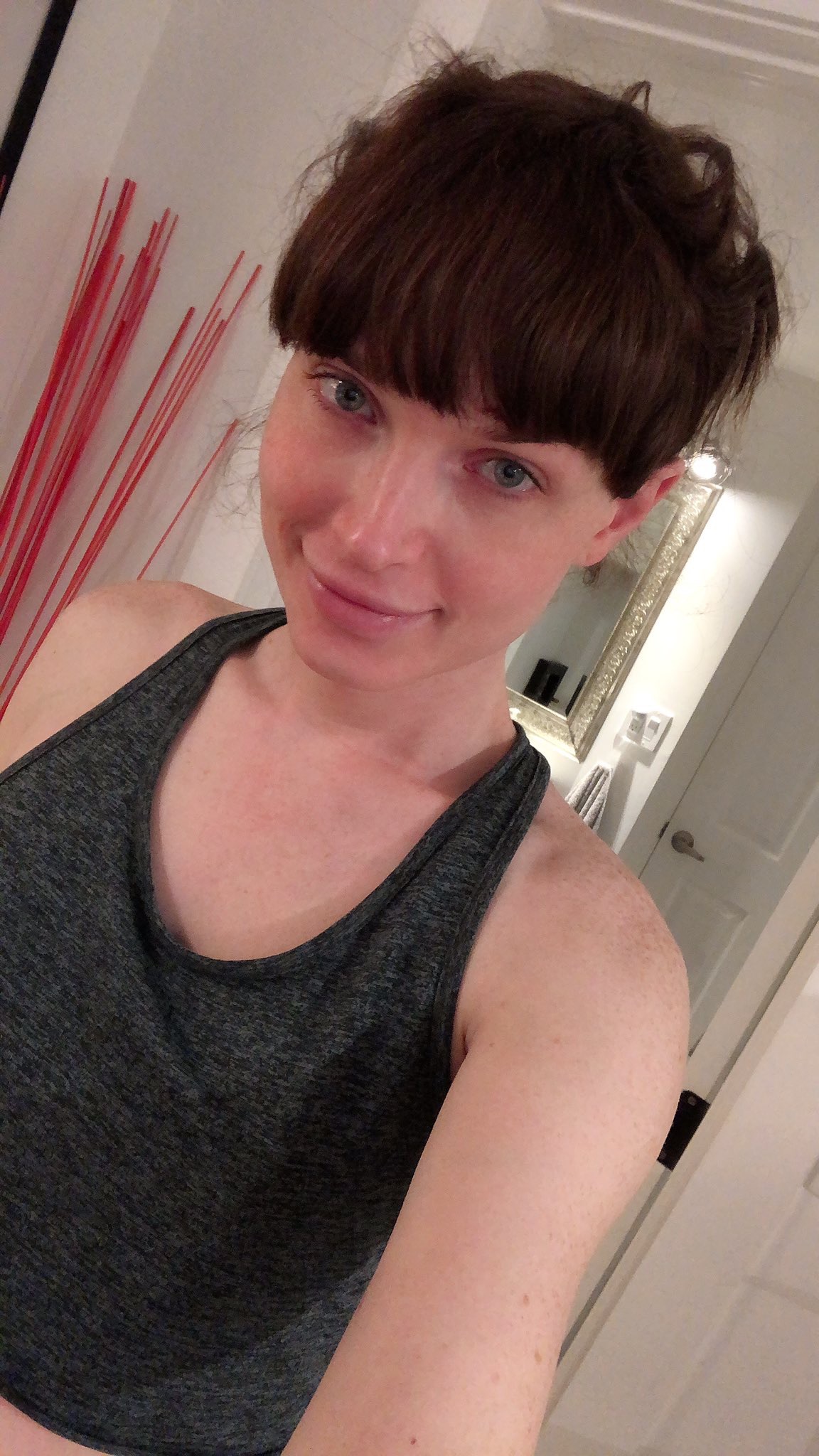 Beautiful no makeup selfie | Scrolller