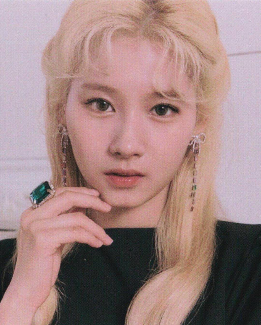 Beautiful Sana | Scrolller