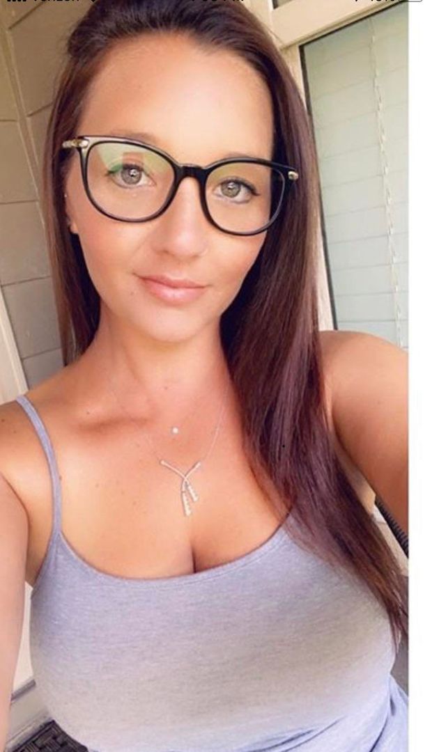 Beautiful young woman | Scrolller