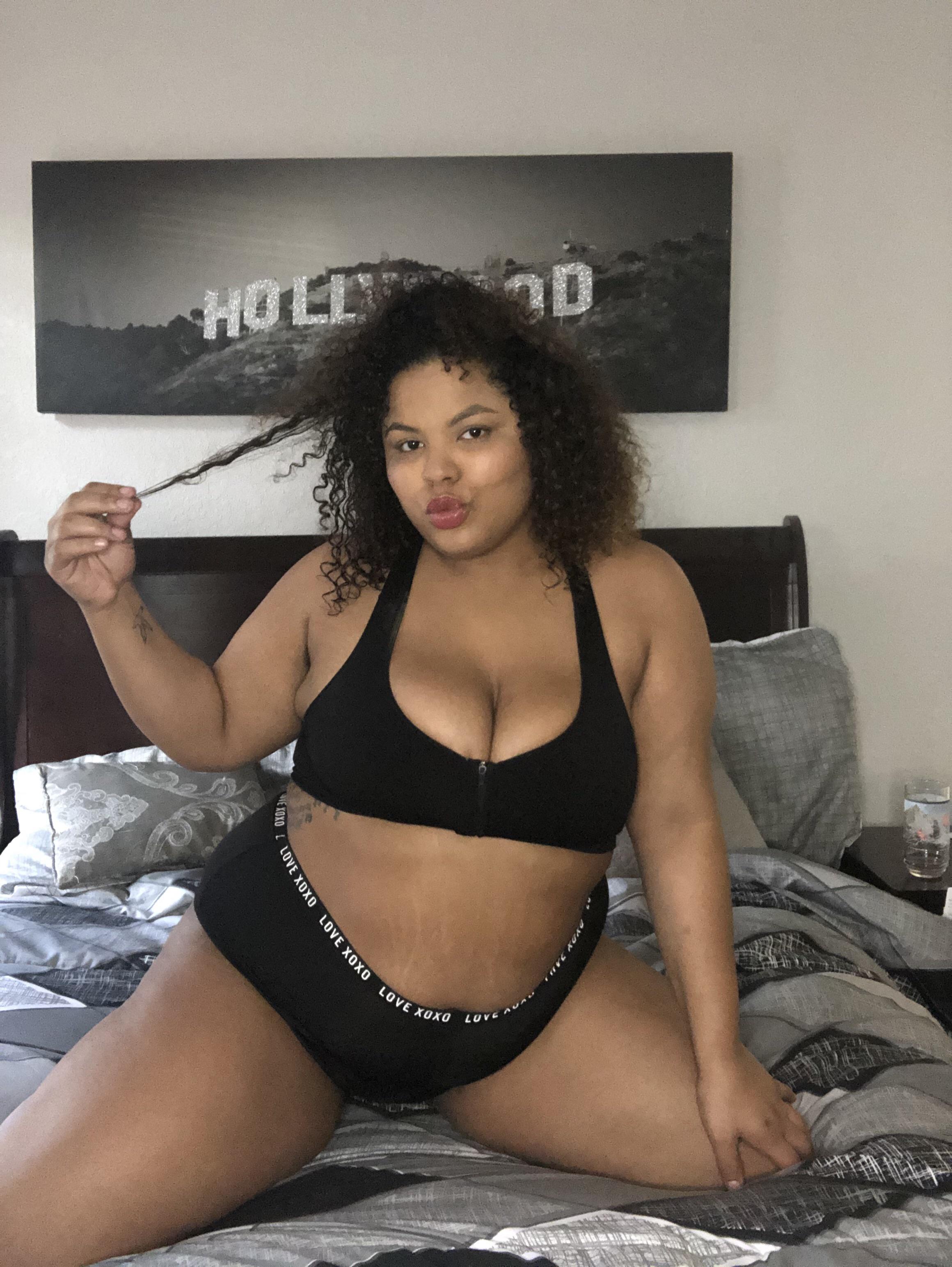 Bedtime snack 🥵 | Scrolller