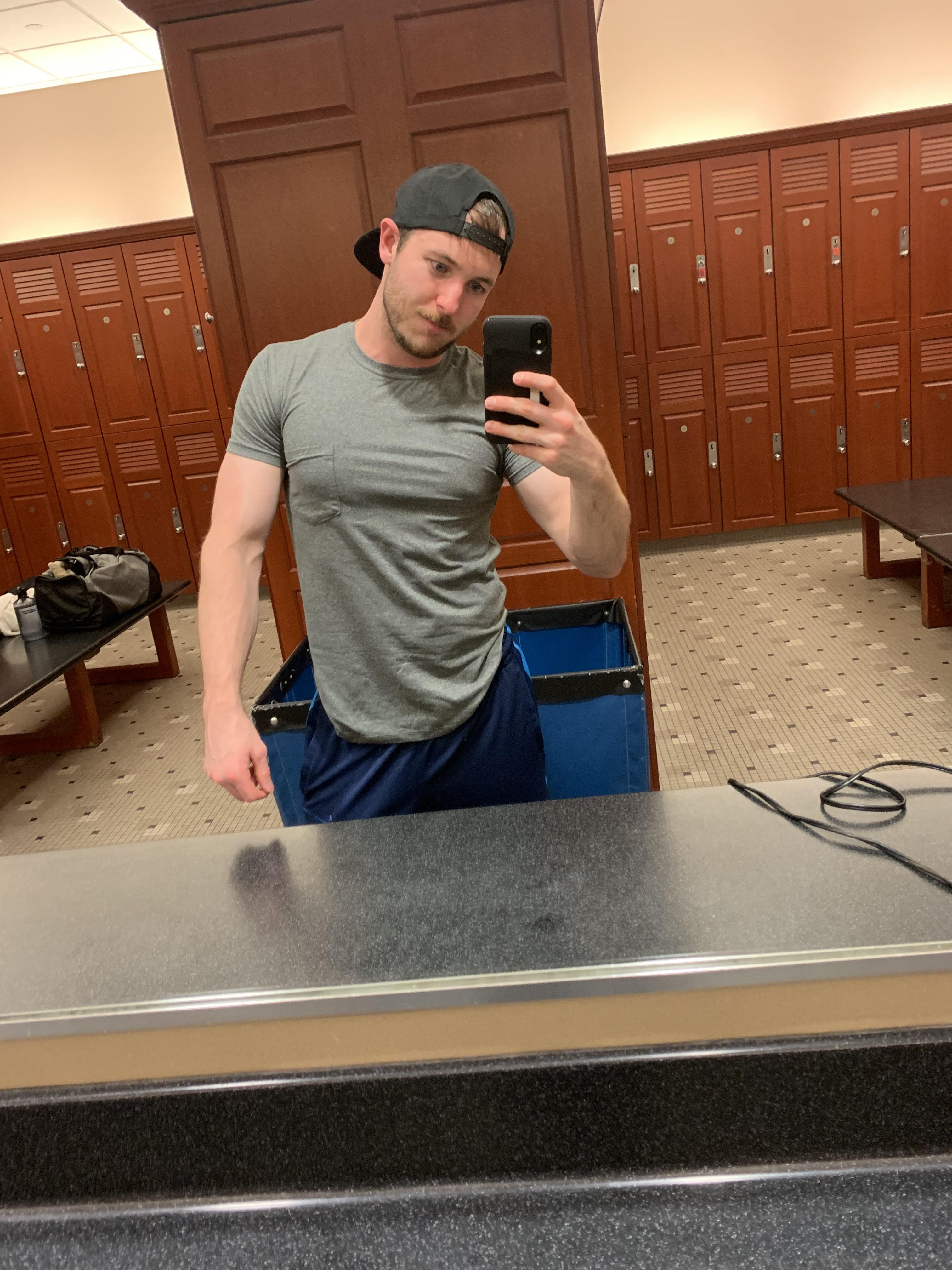 Been counting my macros and definitely seeing some gainz 💪🏻 | Scrolller