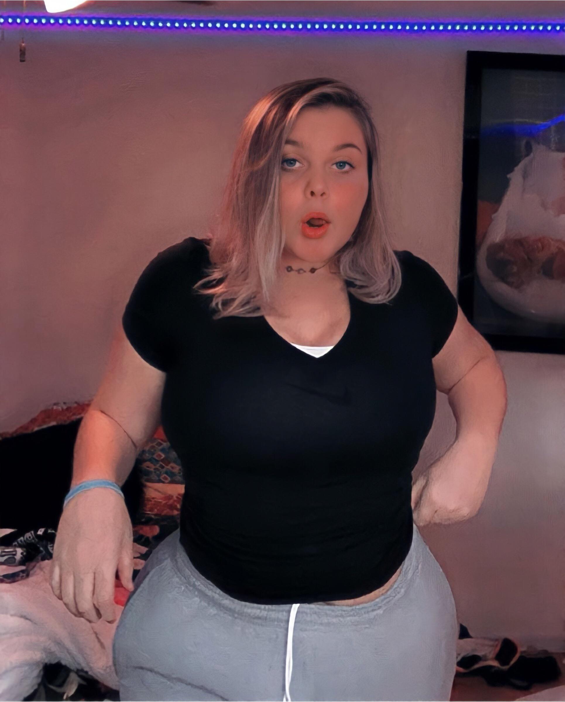 Been told I have breedable hips 😉 | Scrolller