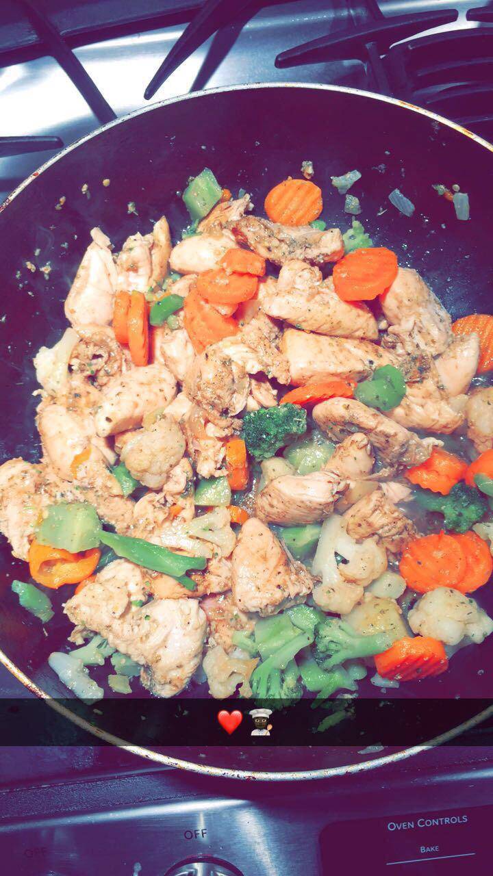 Beginning stages of the stir fry 👨🏾‍🍳♥️ | Scrolller